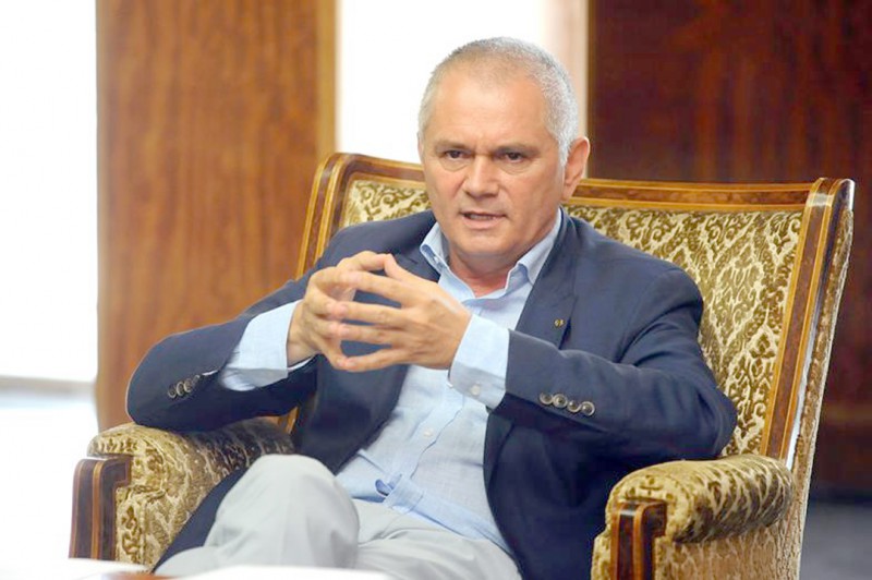 Un comisionar vamal din Constanţa, deţinut de un şmecher al tuturor ...