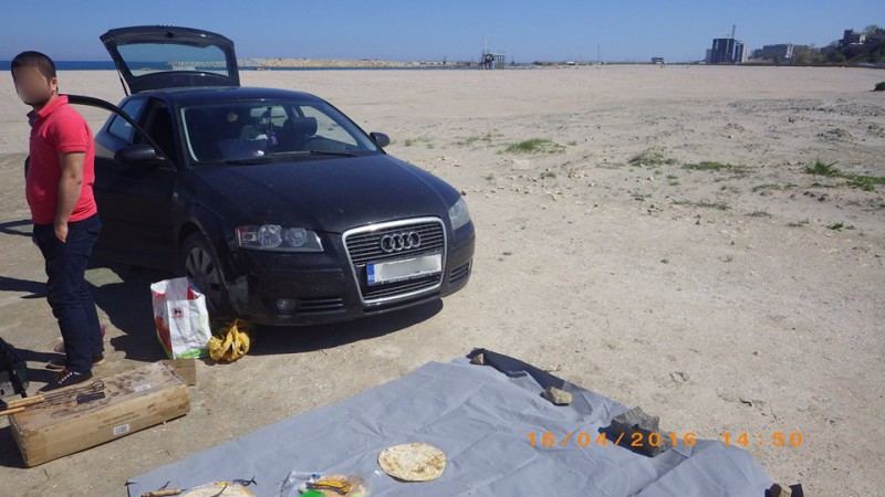 Cocalari. PRINŞI CU GRĂTARUL ÎNTINS PE PLAJĂ! | replicaonline.ro