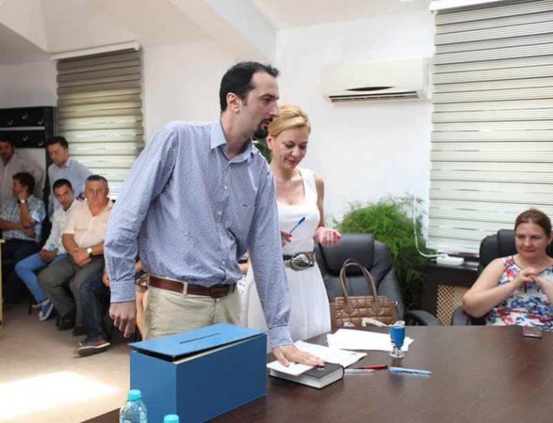 Cumpănaşu, noul viceprimar de la Ovidiu, în timp ce fostul vice Leonte ...