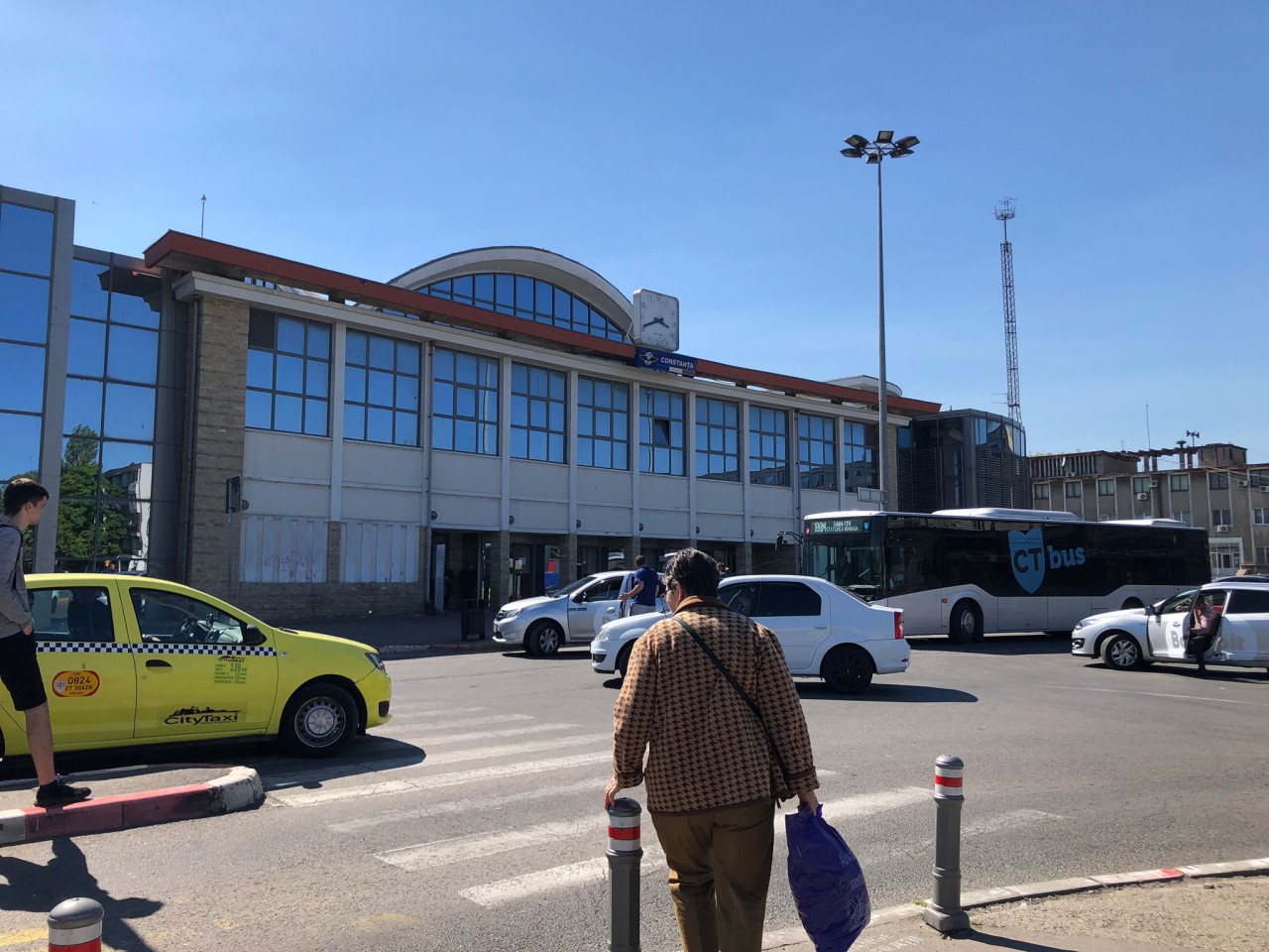 De ce nu au căutare spaţiile comerciale din Gara Constanţa ...