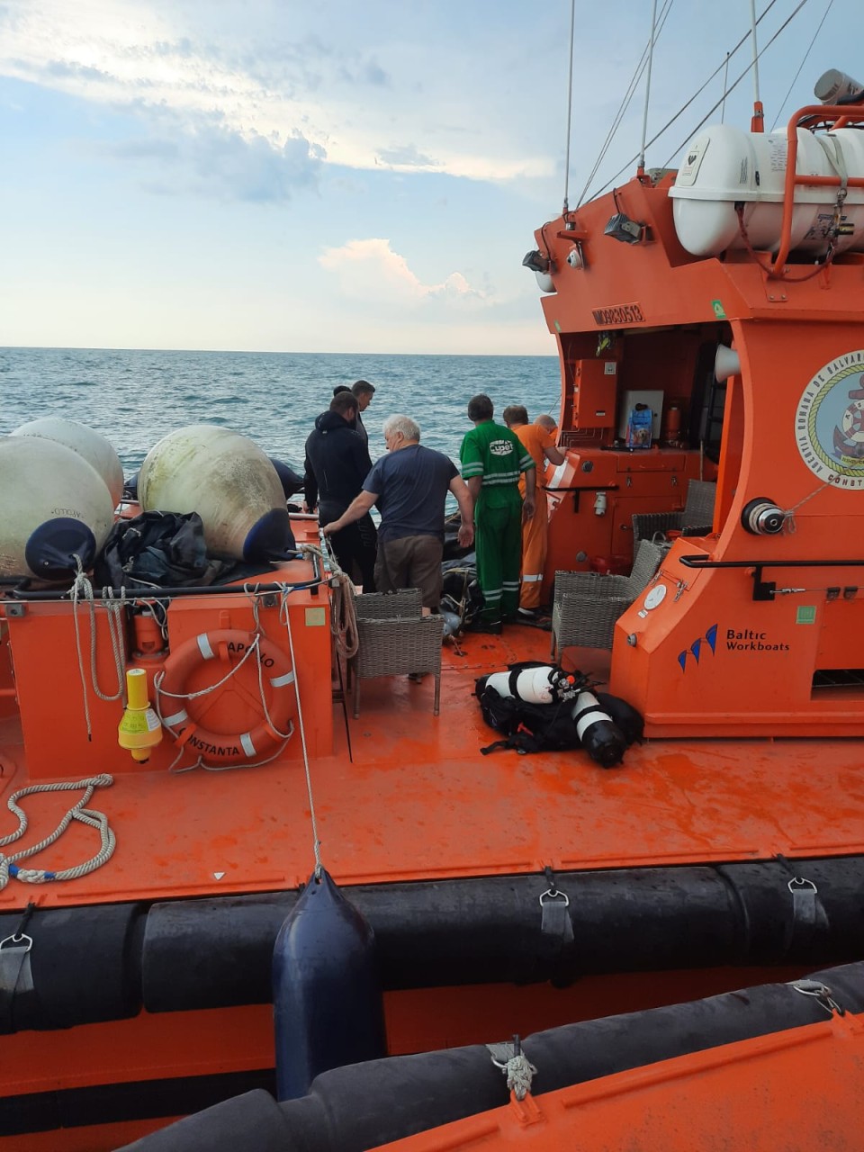 Plută militară, recuperată din Marea Neagră, de ARSVOM! Video ...