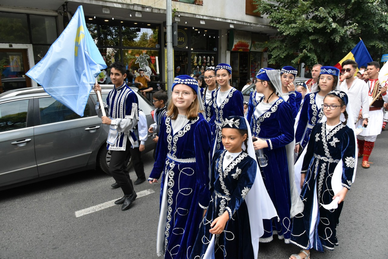 Parada portului popular a deschis Festivalul Internațional al Dansului ...