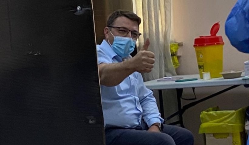 Un cunoscut preot, care a susținut campania de vaccinare COVID-19, și-a ...