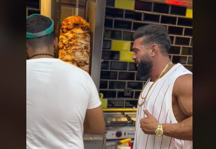 Dorian Popa a oferit 3.000 de shaorma gratis | replicaonline.ro