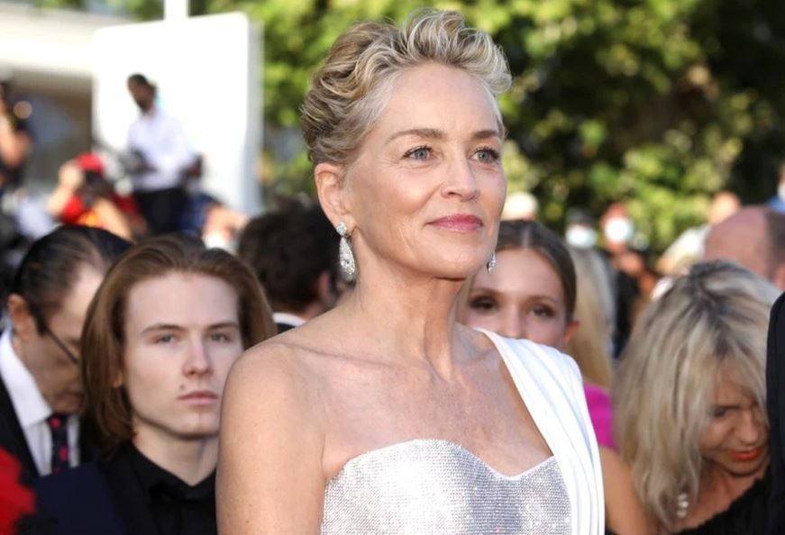 Sharon Stone, topless, la 64 de ani! Actrița a găsit elixirul tinereții ...