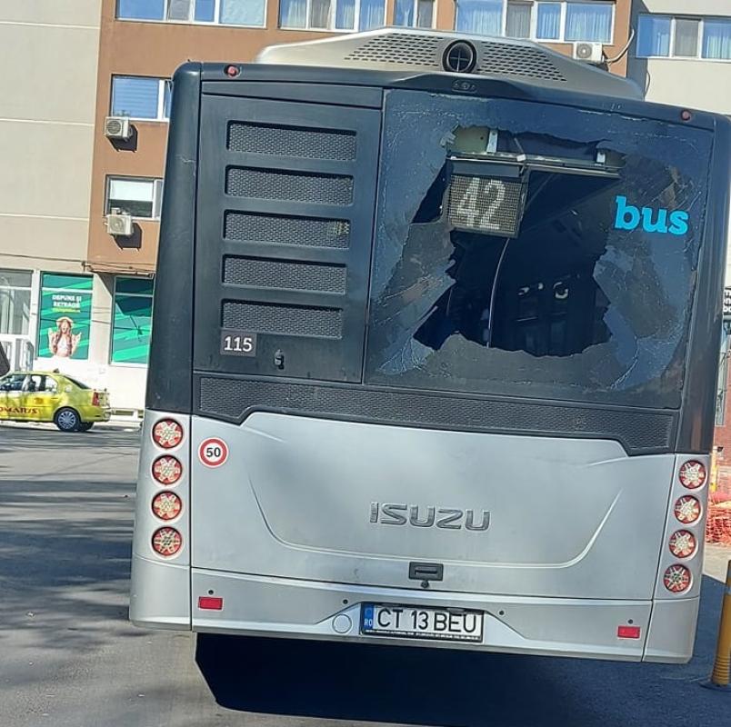 Autobuz CT BUS, accident din cauza... telefonului mobil | replicaonline.ro