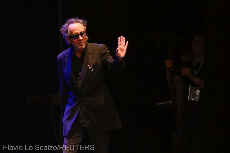 Regizorul Tim Burton despre serialul ''Wednesday'': „A fost scris ...