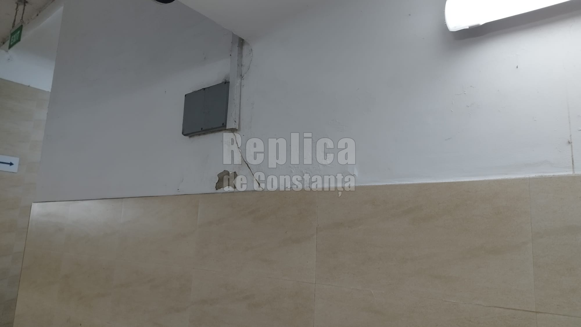 Tunelul pietonal din Gara CFR Constanța a început să se degradeze, după ...