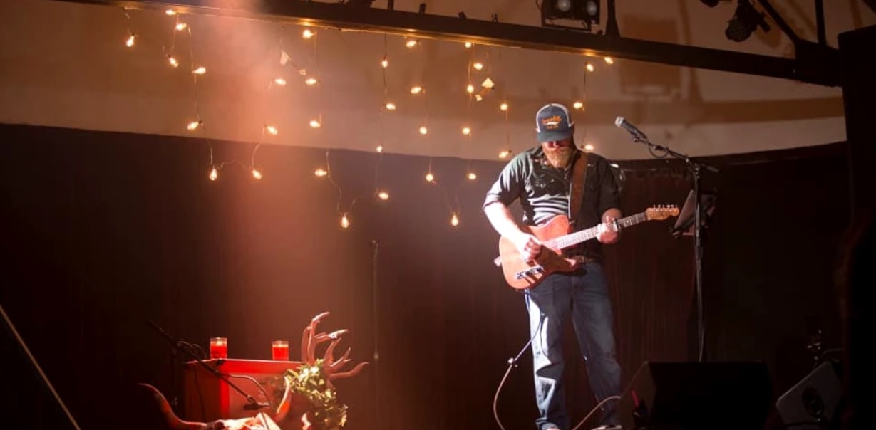 Cântăreț mort la 37 de ani, soția, împietrită de durere | replicaonline.ro