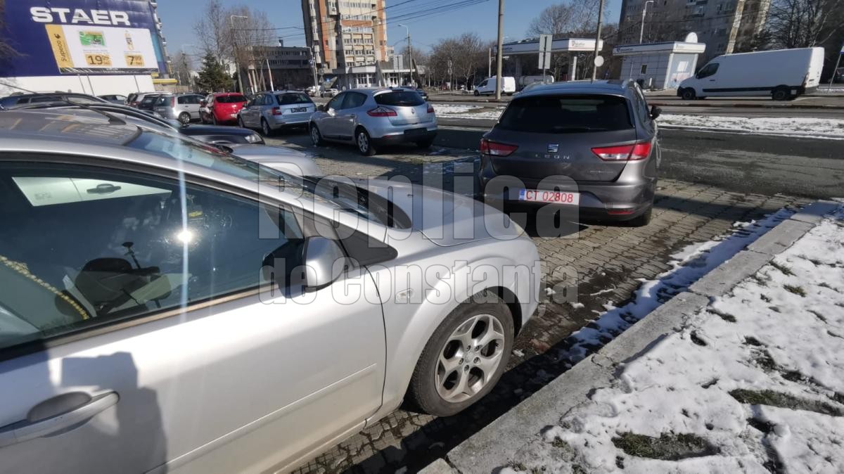 Parcarea de la Billa, transformată în... parc auto. Video ...