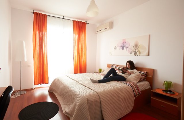 Unei studente de la ASE București i s-a interzis să se mai cazeze în ...