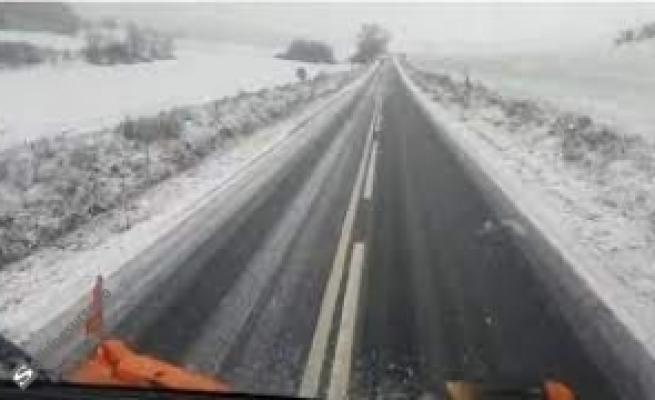 Furia albă face prăpăd: Circulație închisă pe un tronson de autostradă ...