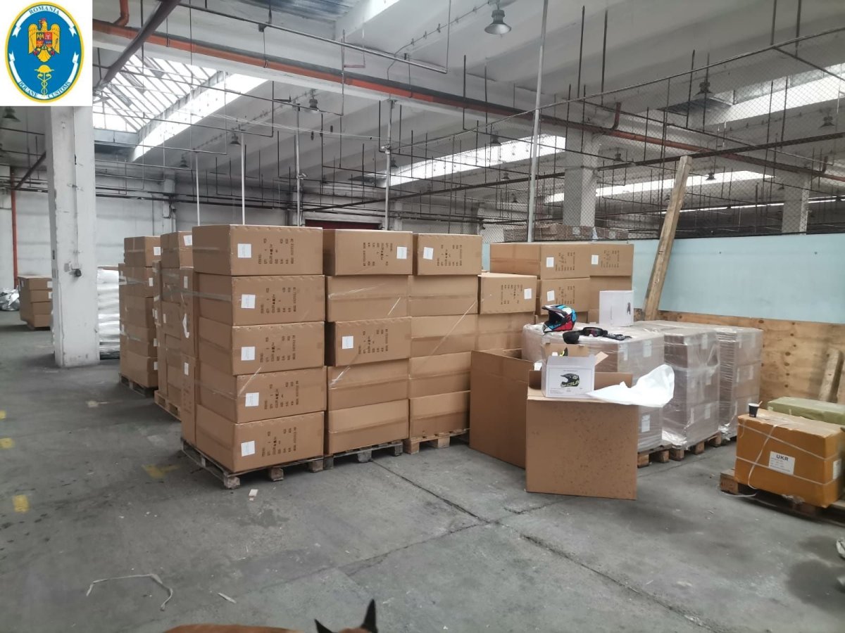 Bunuri contrafăcute și nedeclarate reținute de inspectorii vamali ...