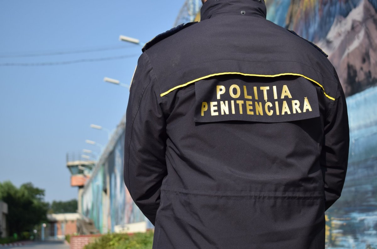 Polițiștii de penitenciare blochează activitatea pușcăriilor și ies în ...
