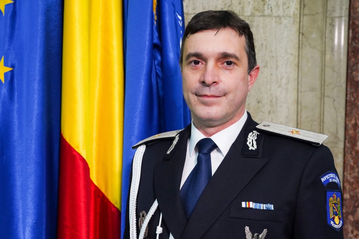 Şeful Inspectoratului General de Aviaţie și alți șefi din instituție ...
