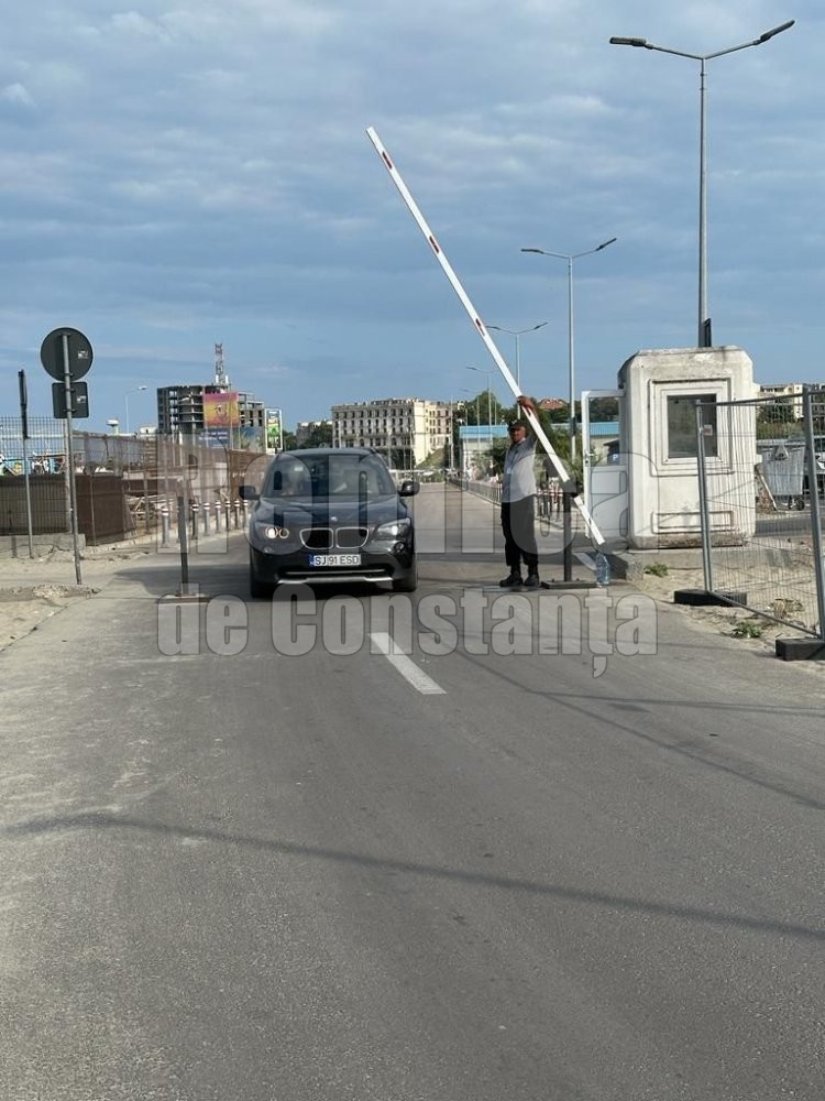 O mașină a corpului diplomatic, care nu era în misiune, „a făcut plajă ...