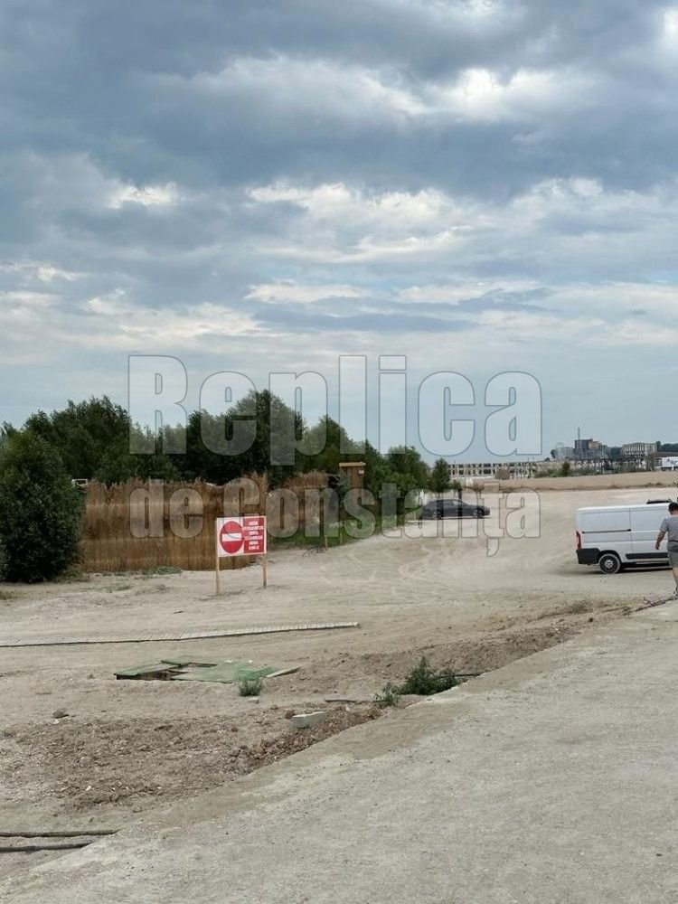 O mașină a corpului diplomatic, care nu era în misiune, „a făcut plajă ...