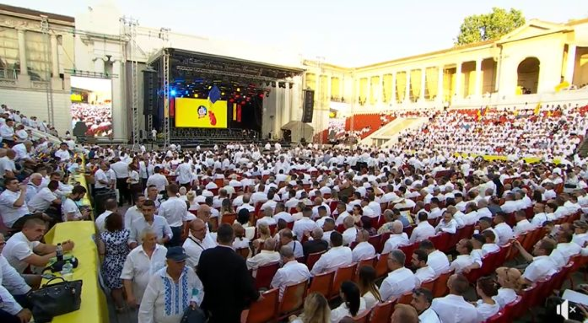 Atleta Monica Iagăr, actorul Mugur Mihăescu şi parlamentari ai ...