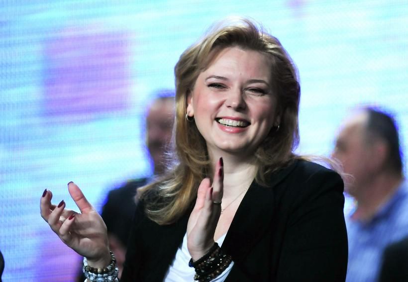 Șeful de campanie al Robertei Anastase construiește blocurile ANL din ...