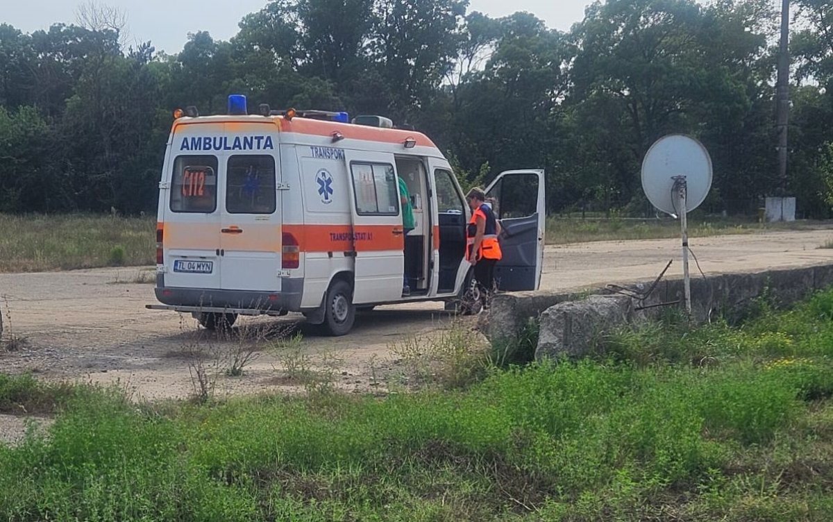O navă ARSVOM a intervenit în rada Sulina, pentru salvarea unui marinar ...