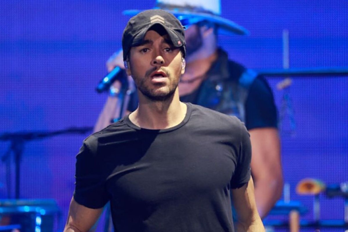 Enrique Iglesias şi-a lansat noul single 'Asi es la vida', o bachata în ...