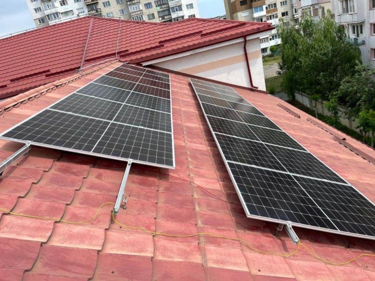 Ce școli din Constanța sunt dotate cu panouri fotovoltaice de Renovatio ...