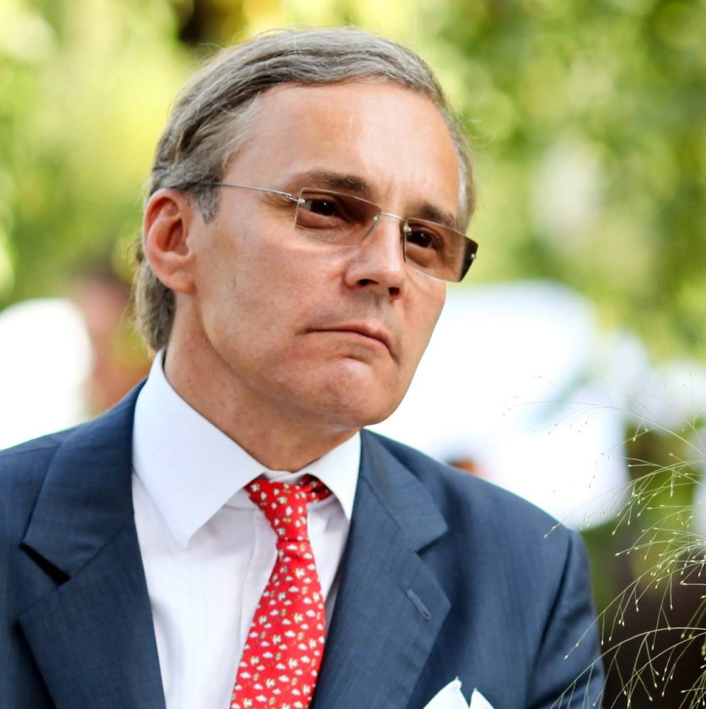 Cum a ajuns prințul Dimitrie Sturdza să candideze pe listele AUR la ...