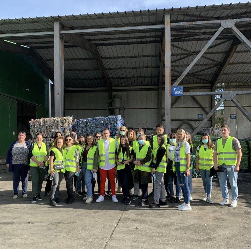 Studenții de la UMC, vizită la stația de sortare și reciclare ...