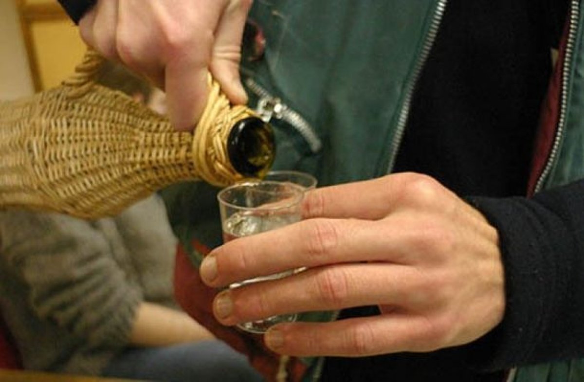 Beneficiile unui pahar de ţuică sau de pălincă. Ce au descoperit ...