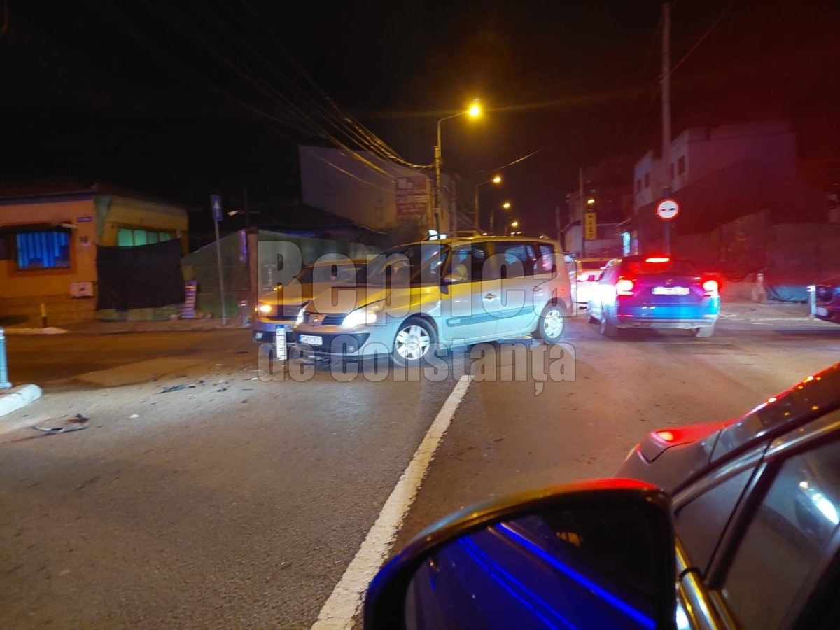 Coliziune între mașini, pe strada Baba Novac, după ce unul dintre ...
