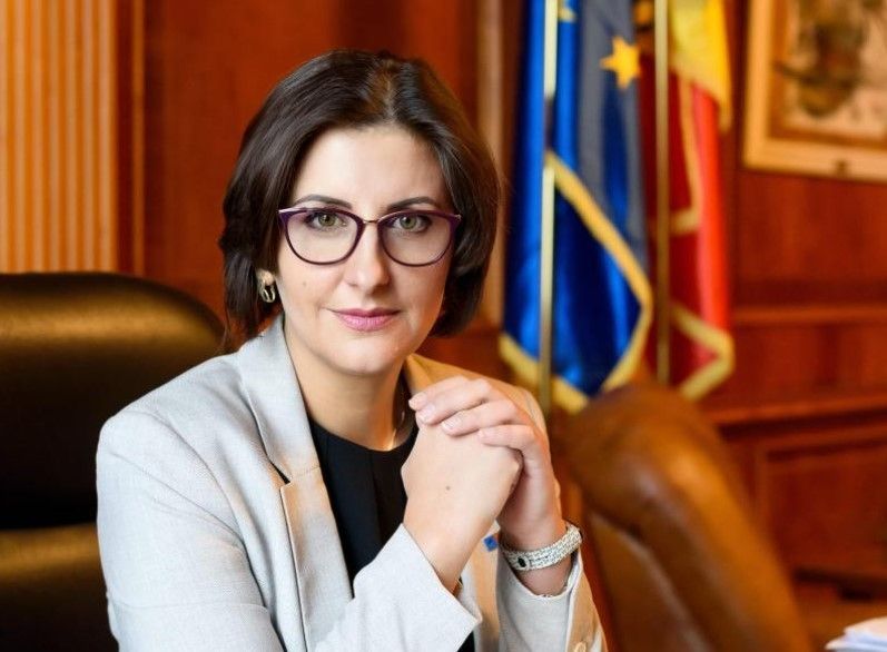 Cristina Rizea crede că trenul metropolitan se mișcă greu din cauza ...