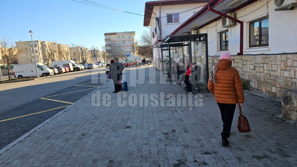 Supărare mare în sudul litoralului! Oamenii îngheață în stații din ...