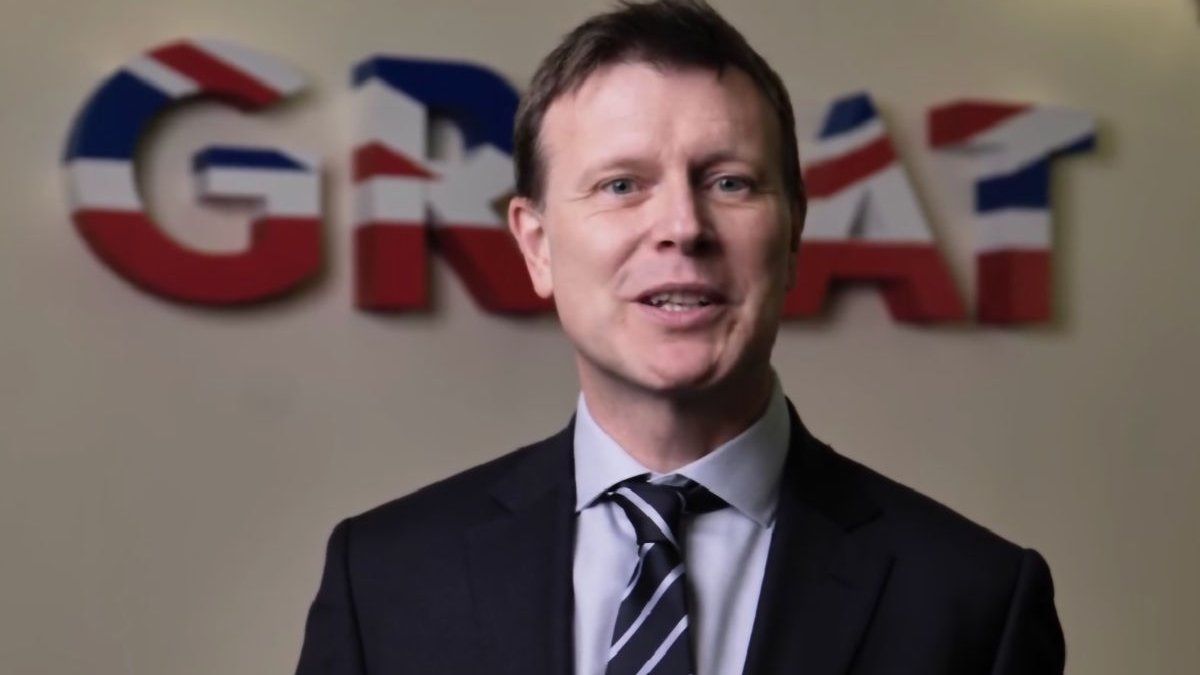 Noul ambasador britanic la Bucureşti, Giles Portman, a depus scrisorile ...