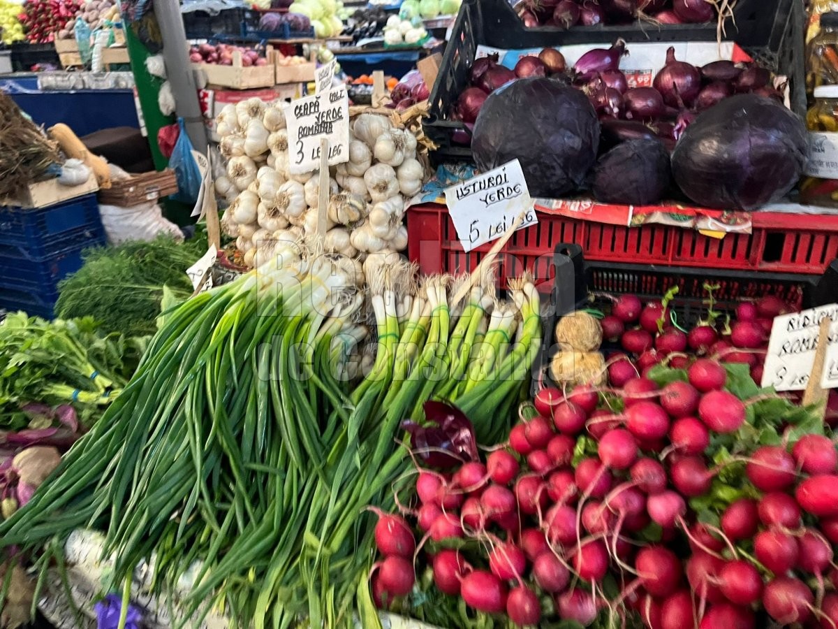 Alimente la prețuri... de lux, în piețele constănțene. Video ...