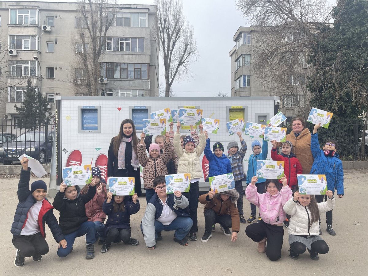 Elevii clasei a I a B, de la Școala Gimnazială Nr. 8 Constanța, au ...