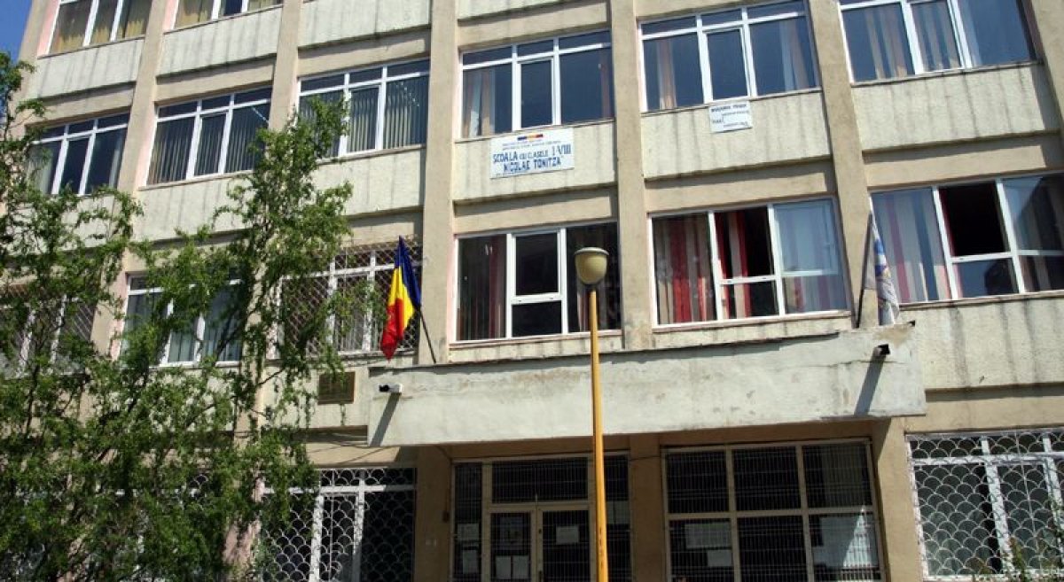 Directoarea de la Școala Nicolae Tonitza, acuzată de o învățătoare de ...