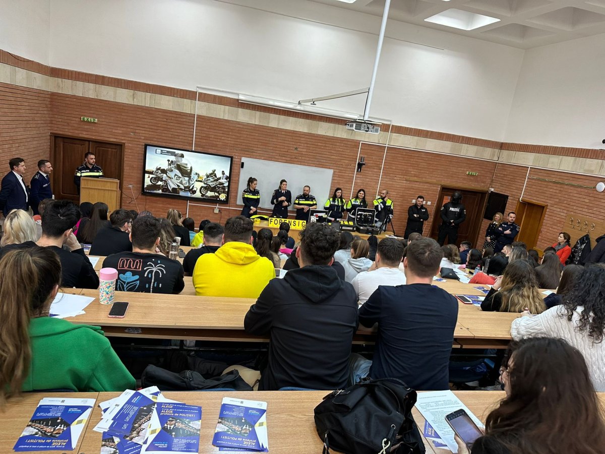 IPJ Constanța a promovat meseria de polițist la Facultatea de Drept și ...