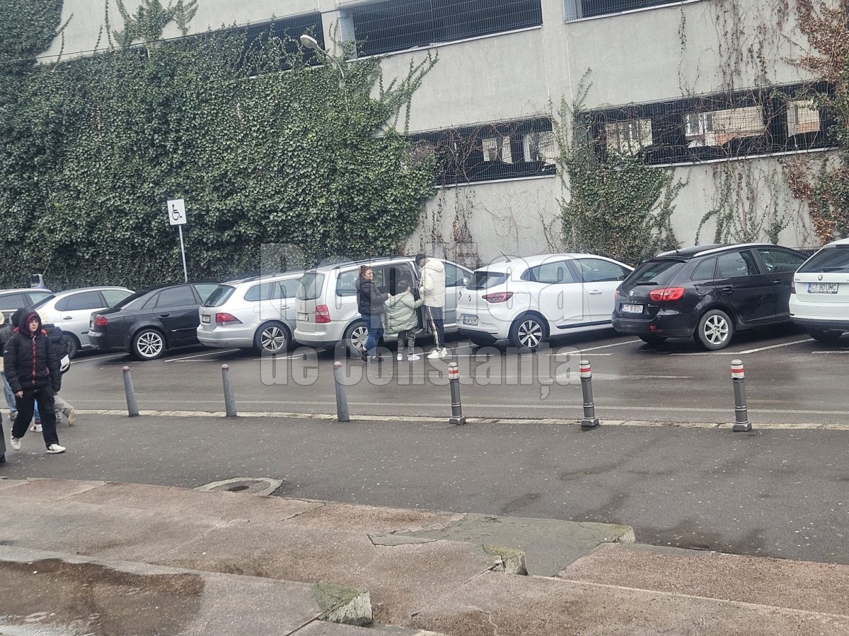 Parcarea de la Spitalul Județean destinată persoanelor cu dizabilități ...