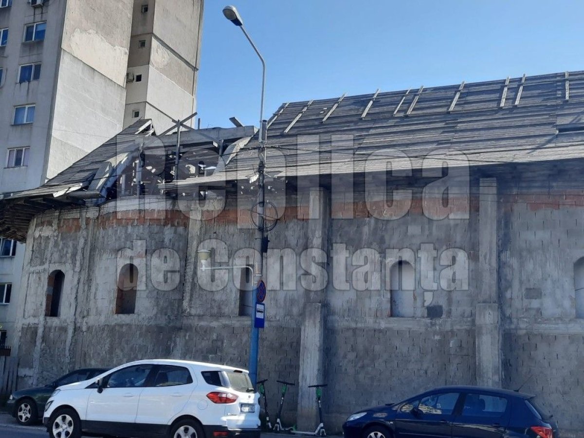 Biserica de pe bulevardul Tomis cu stâlp în acoperiș va fi mutată ...