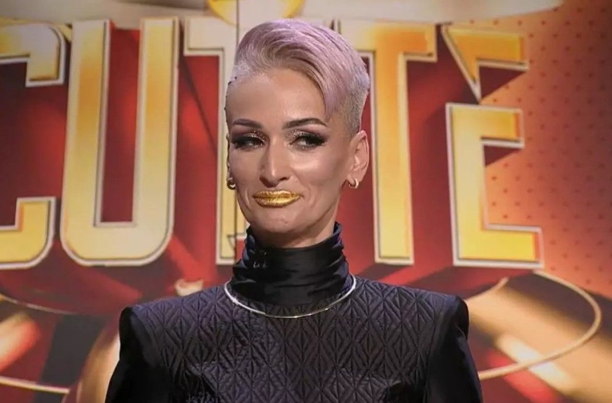 Regina Întunericului a divorțat după 20 de ani de căsnicie: Are de ...