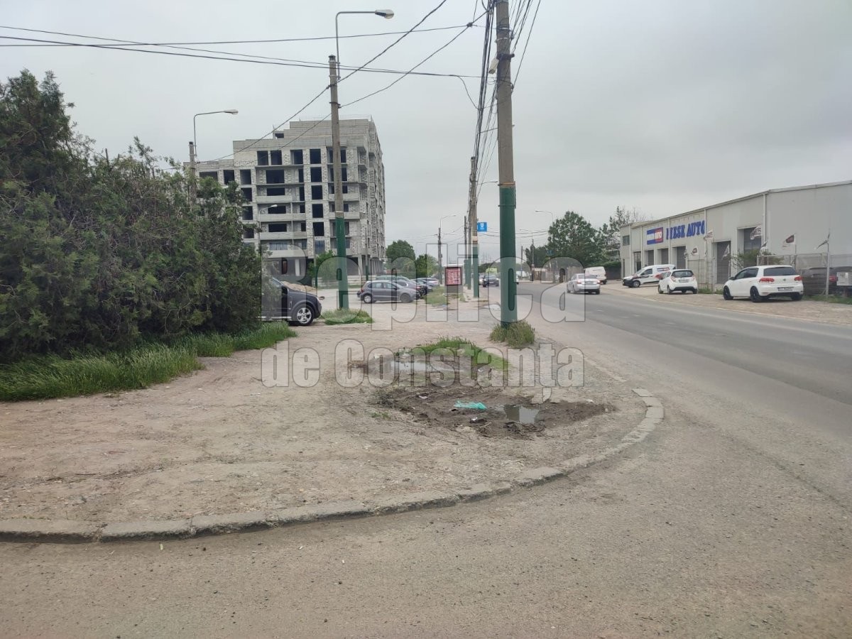 Strada Baba Novac, din Constanța, a devenit o uliță fără trotuare ...