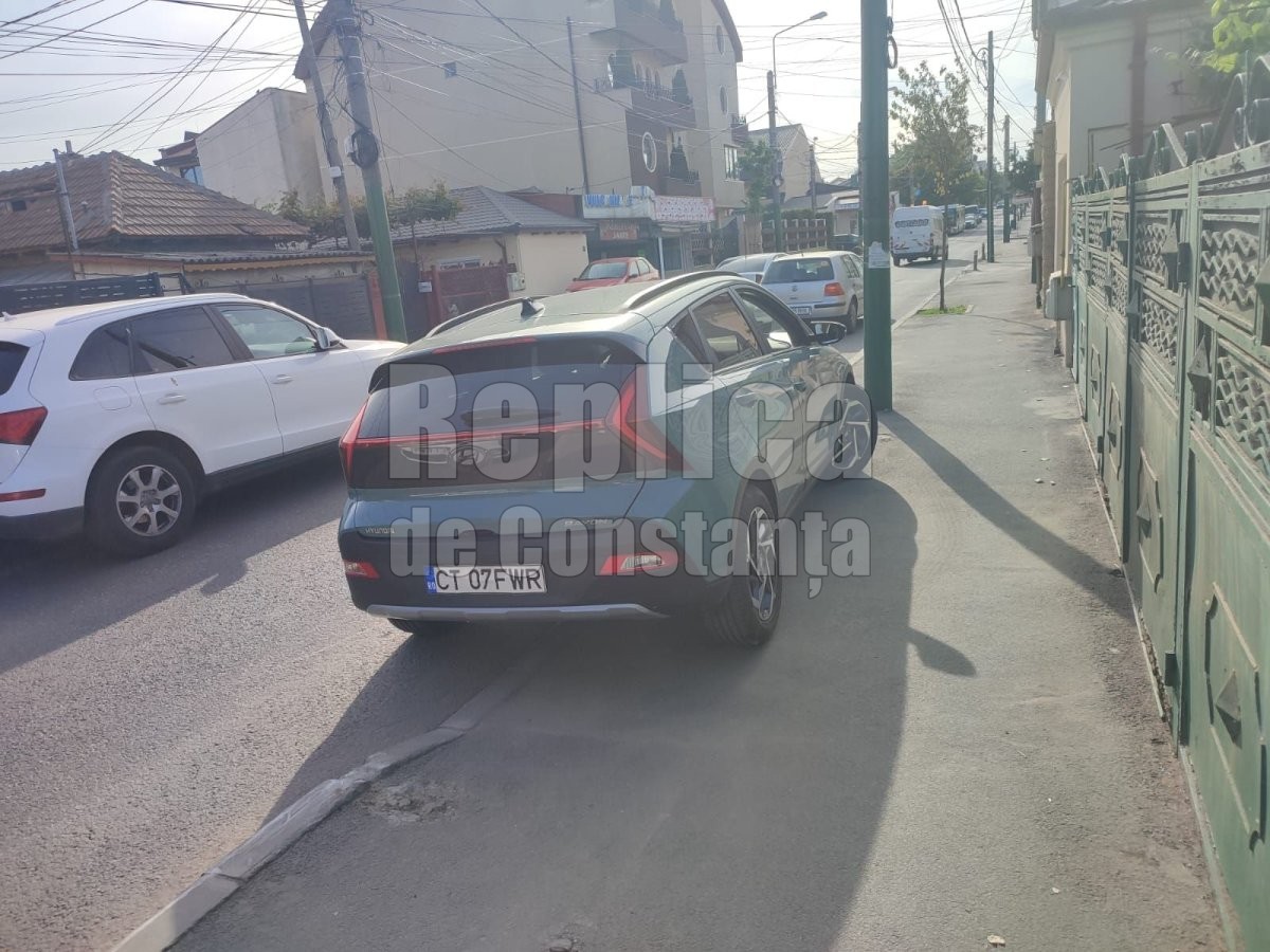 Coliziune între 3 autoturisme, pe strada Baba Novac. Video ...