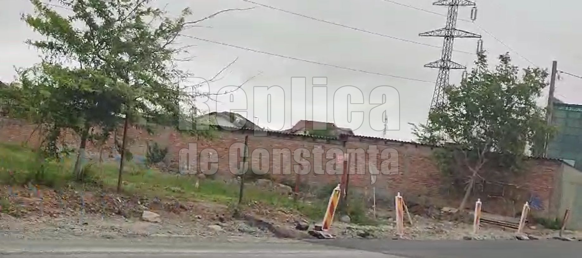 Strada Baba Novac, din Constanța, a devenit o uliță fără trotuare ...