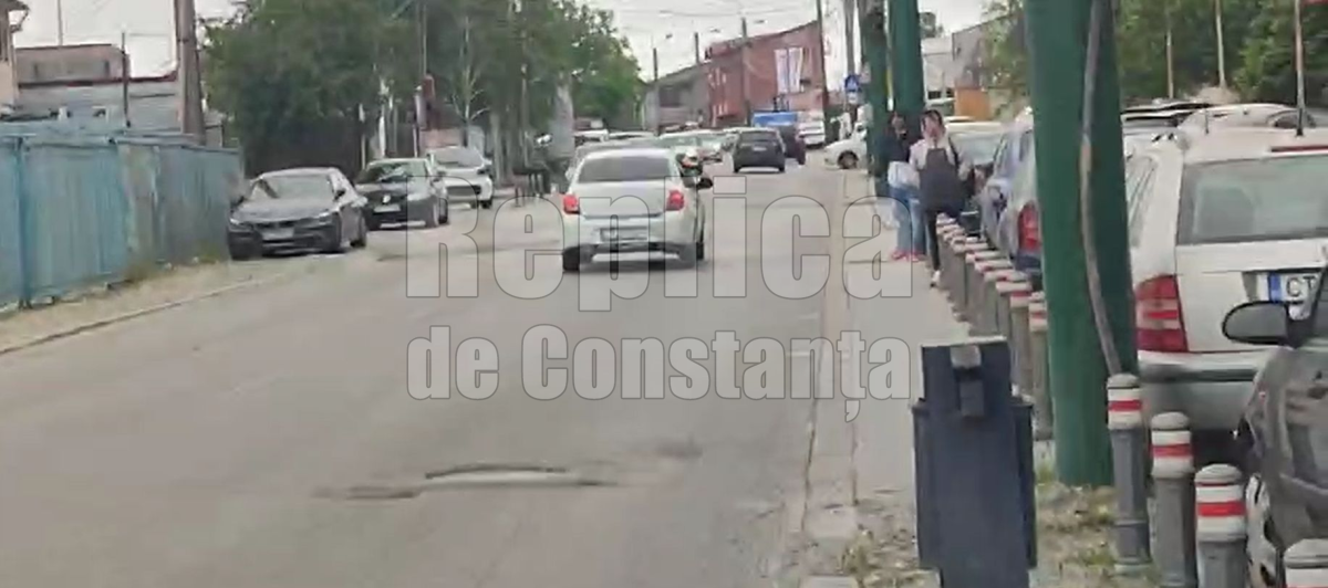 Strada Baba Novac, din Constanța, a devenit o uliță fără trotuare ...