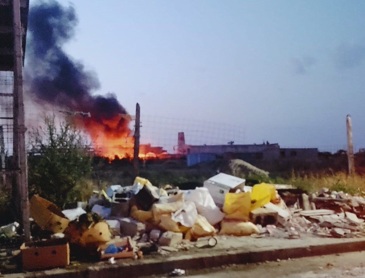 Incendiu în curtea fostei fabrici IMUM, din Medgidia | replicaonline.ro