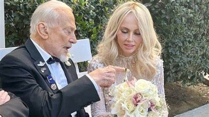 Buzz Aldrin, în vârstă de 93 de ani, s-a căsătorit cu românca Anca Faur ...