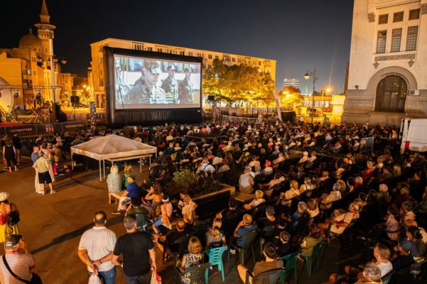 Proiecții gratuite de filme pe plaja Reyna și în Piața Ovidiu ...