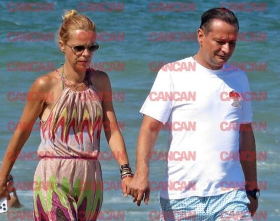 Daniel Băluță, romantic, cu soția de mână, pe plaja din Mamaia ...