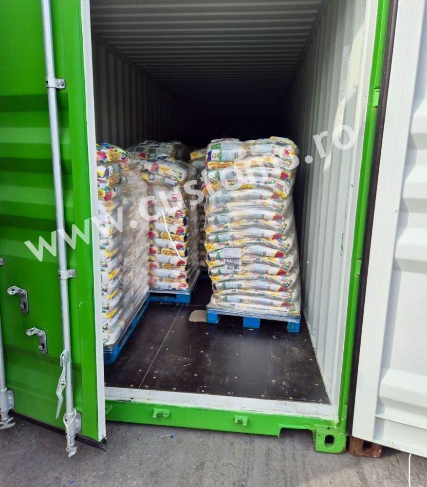 Tone de detergent contrafăcut reținute de inspectorii vamali ...