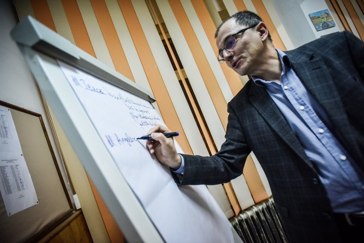 Un nou scandal sexual. Profesor universitar, acuzat de agresiuni ...